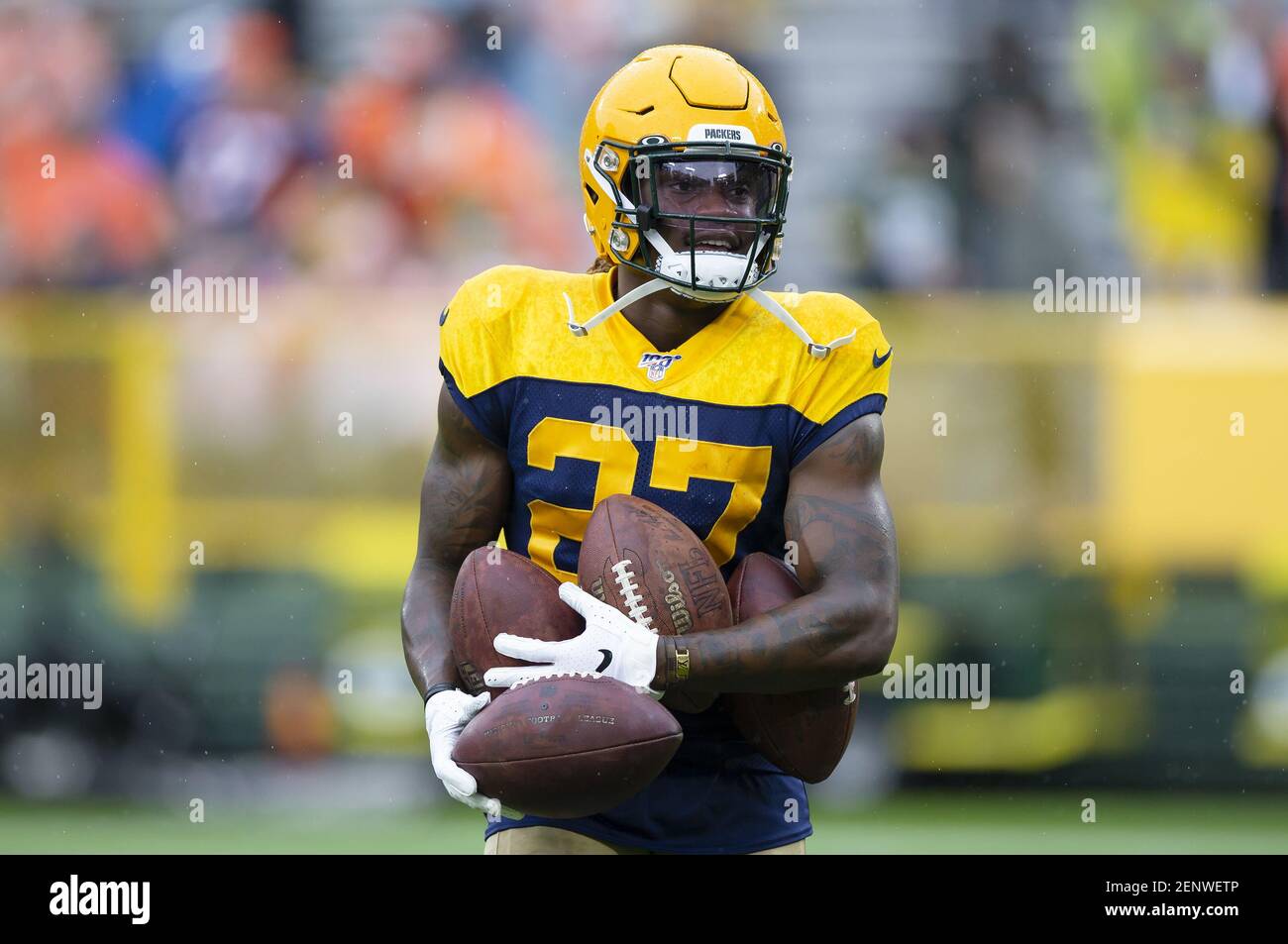 September 22, 2019: Green Bay Packers cornerback Tremon Smith #27 holds ...