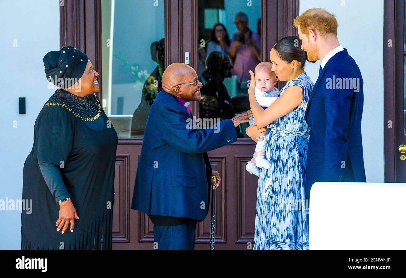 Prince Harry and Meghan Duchess of Sussex, holding baby Son Archie ...