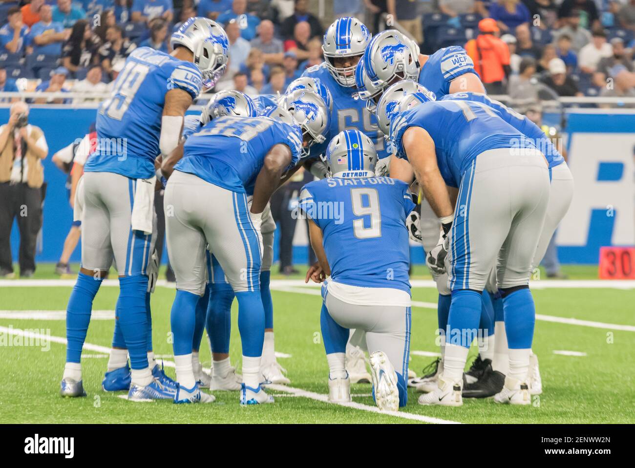 DETROIT, MI - SEPTEMBER 15: Detroit Lions QB (9) Matthew Stafford calls ...