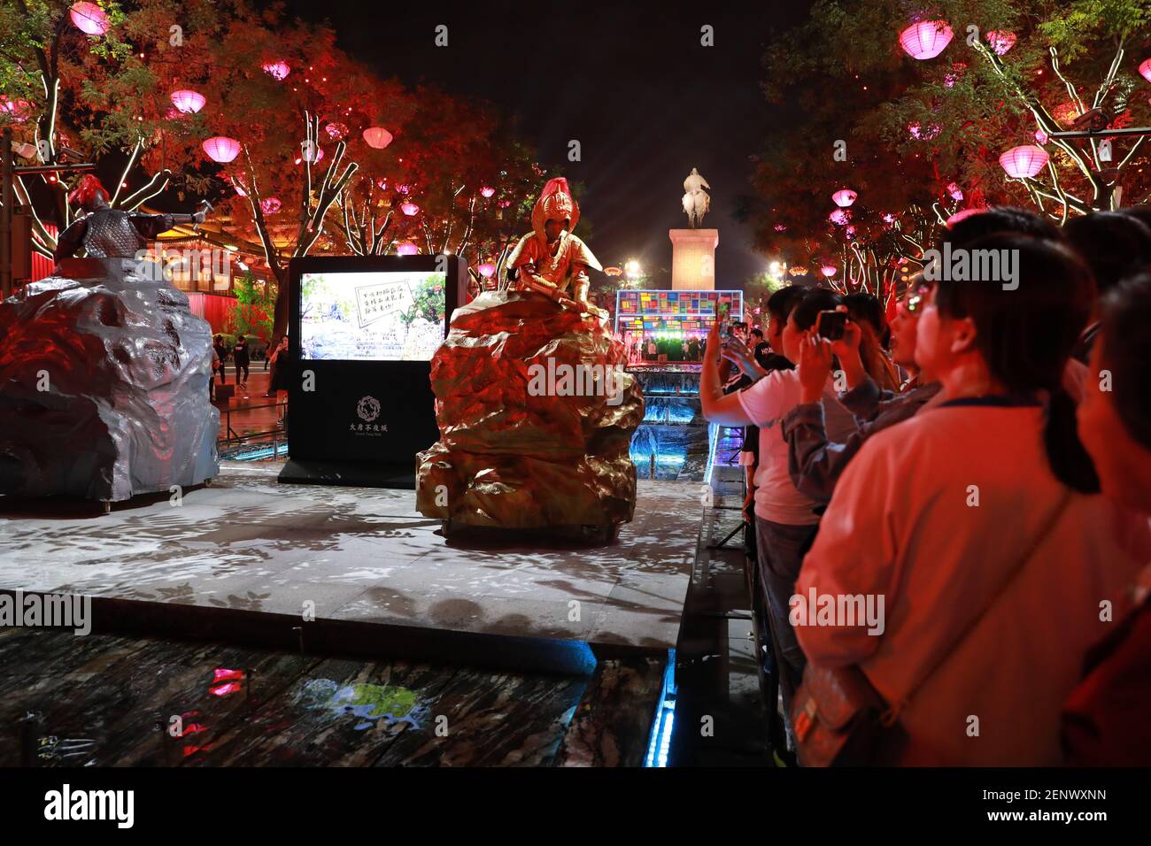 Shaanxi ,CHINA-Tourists flock to datang sleepless city in Xi 'an ...