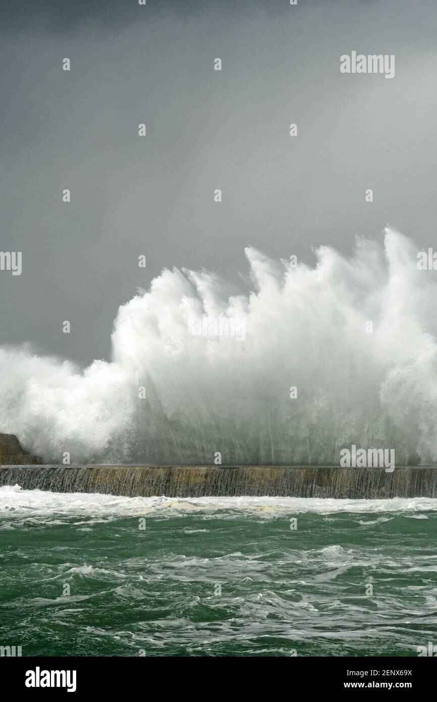 Ocean break wall hi-res stock photography and images - Alamy