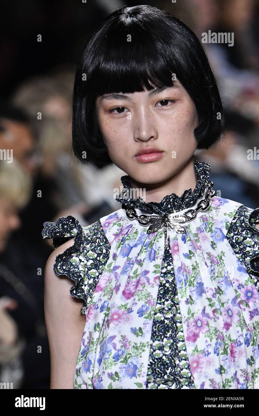 Model walking on the runway during the Paco Rabanne Ready to Wear ...
