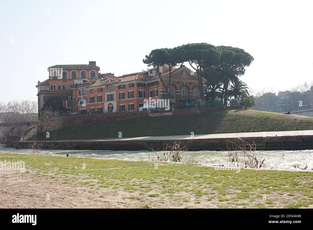 Ospedale fatebenefratelli tevere river hi-res stock photography and ...