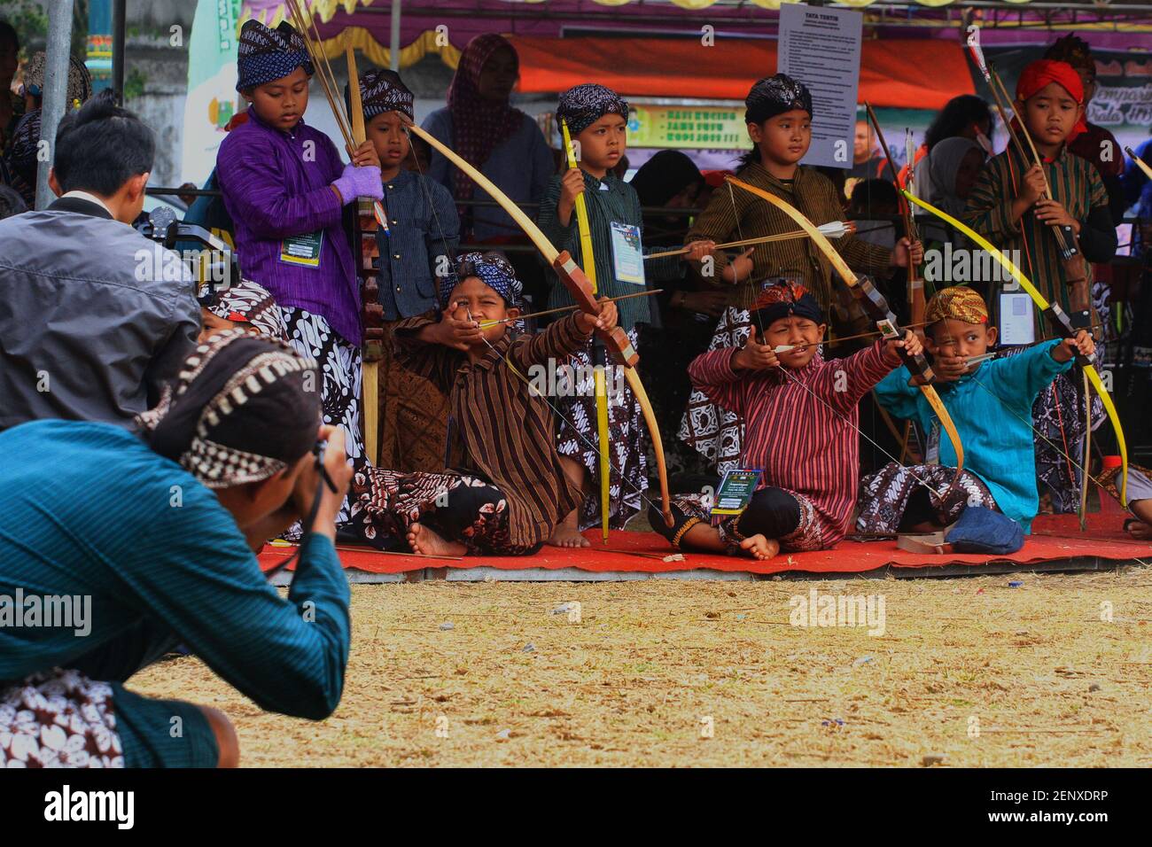 As seen kids wearing Javanese traditional clothes when attending the ...