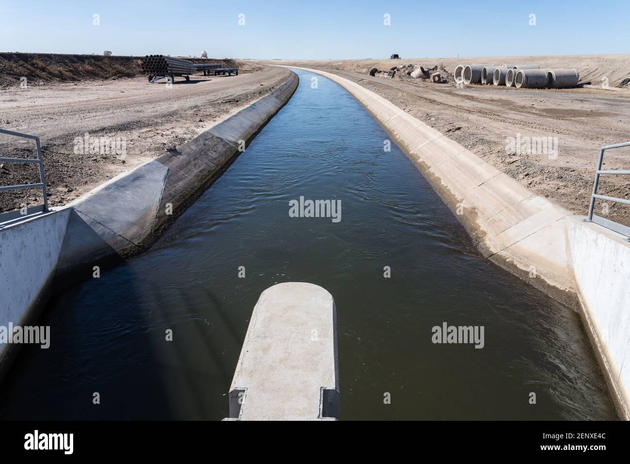 Irrigation system in the desert hi-res stock photography and images - Alamy