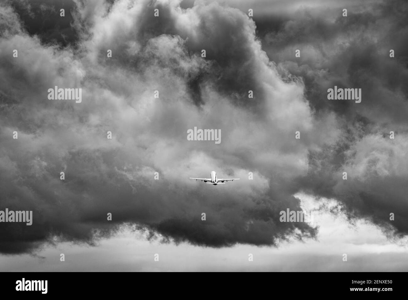 Airplane in flight cloudy Black and White Stock Photos & Images - Alamy