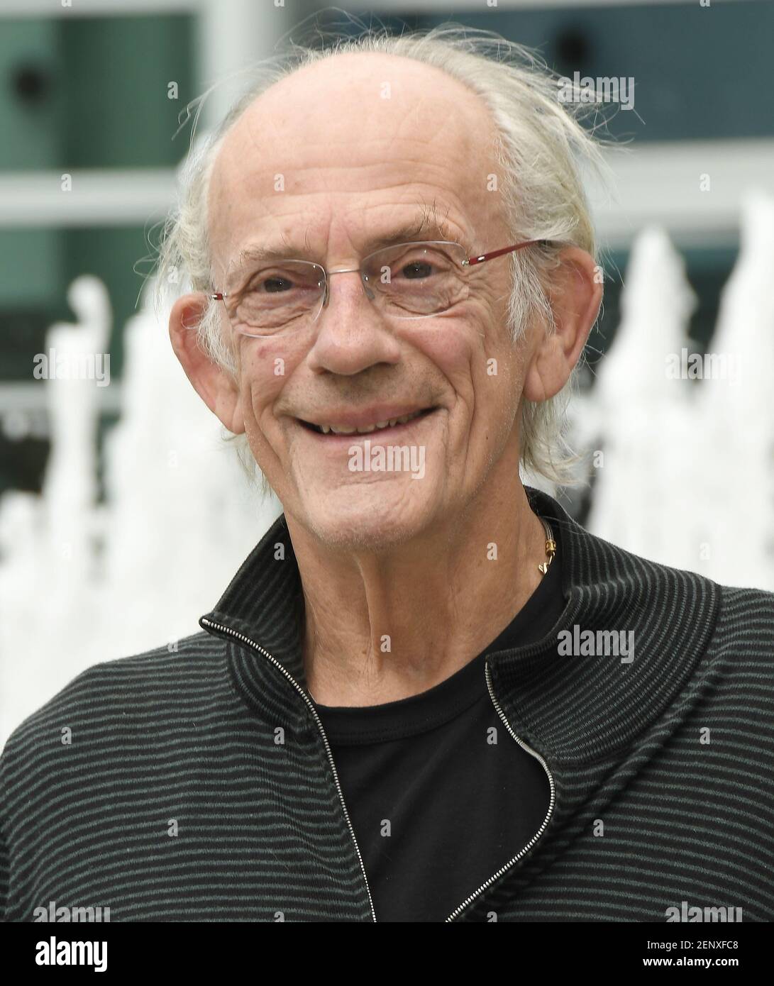 Christopher Lloyd arrives in a DeLorean to kickoff NostalgiaCon - Day 1 ...