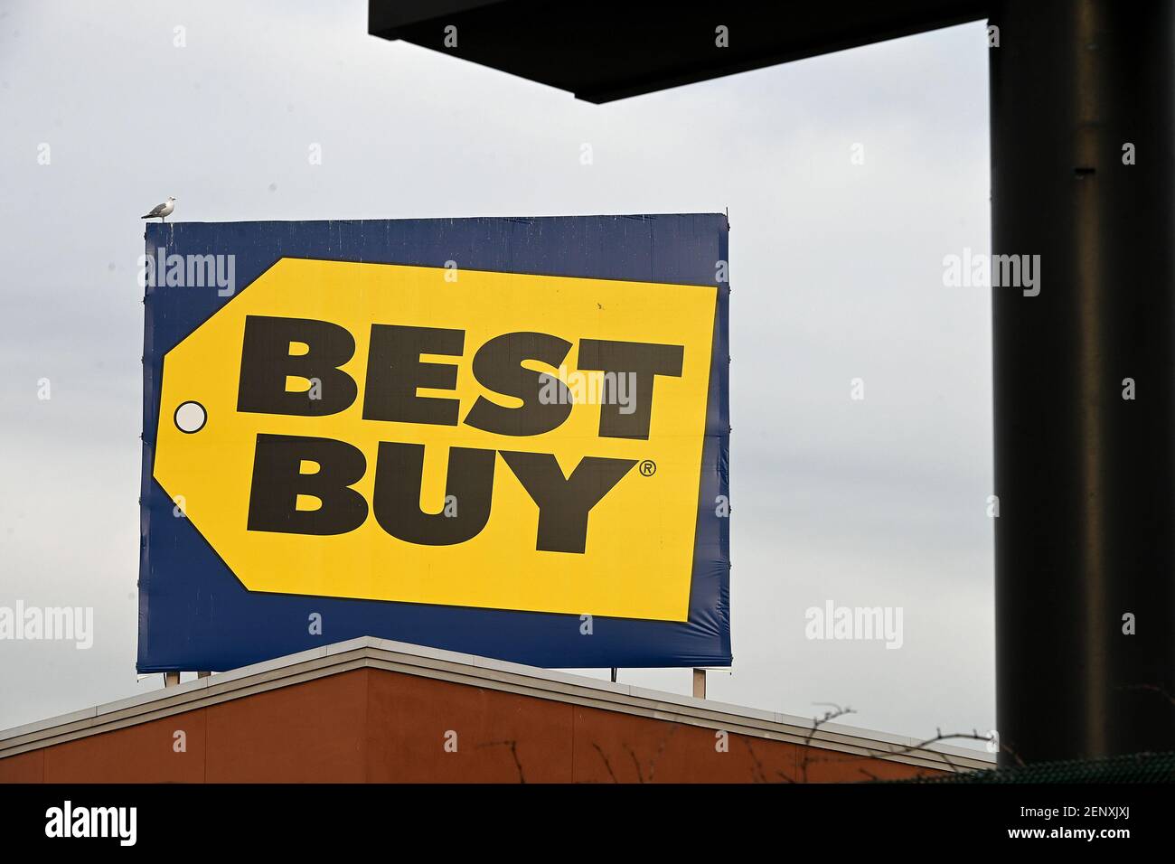 Electronic signage exterior hi-res stock photography and images - Alamy