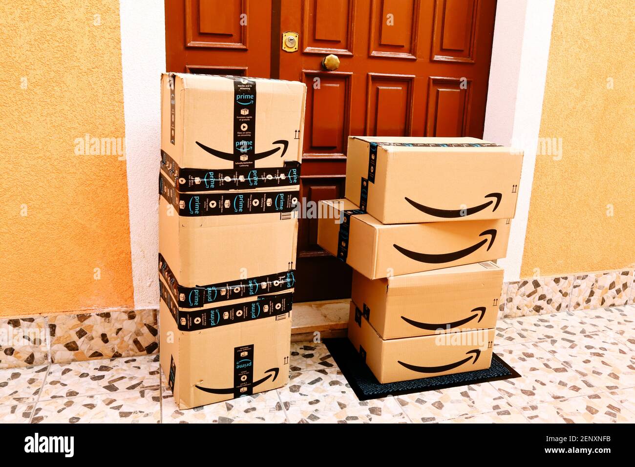 Amazon boxes delivered to house hi-res stock photography and images - Alamy