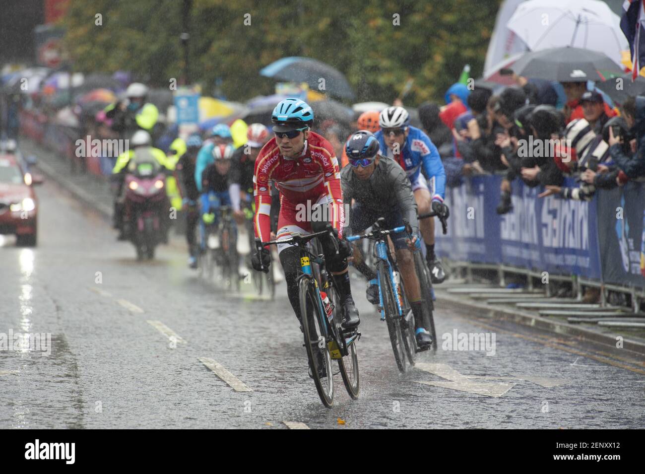 Peloton in heavy rain, Elite Men’s Road Race, Harrogate, Yorkshire ...