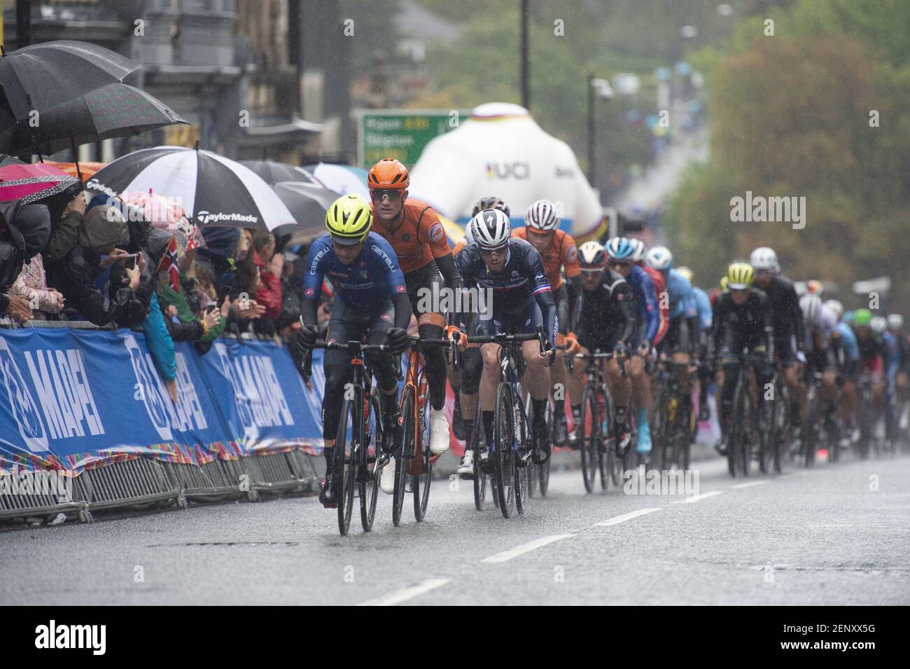 Peloton in heavy rain, Elite Men’s Road Race, Harrogate, Yorkshire ...