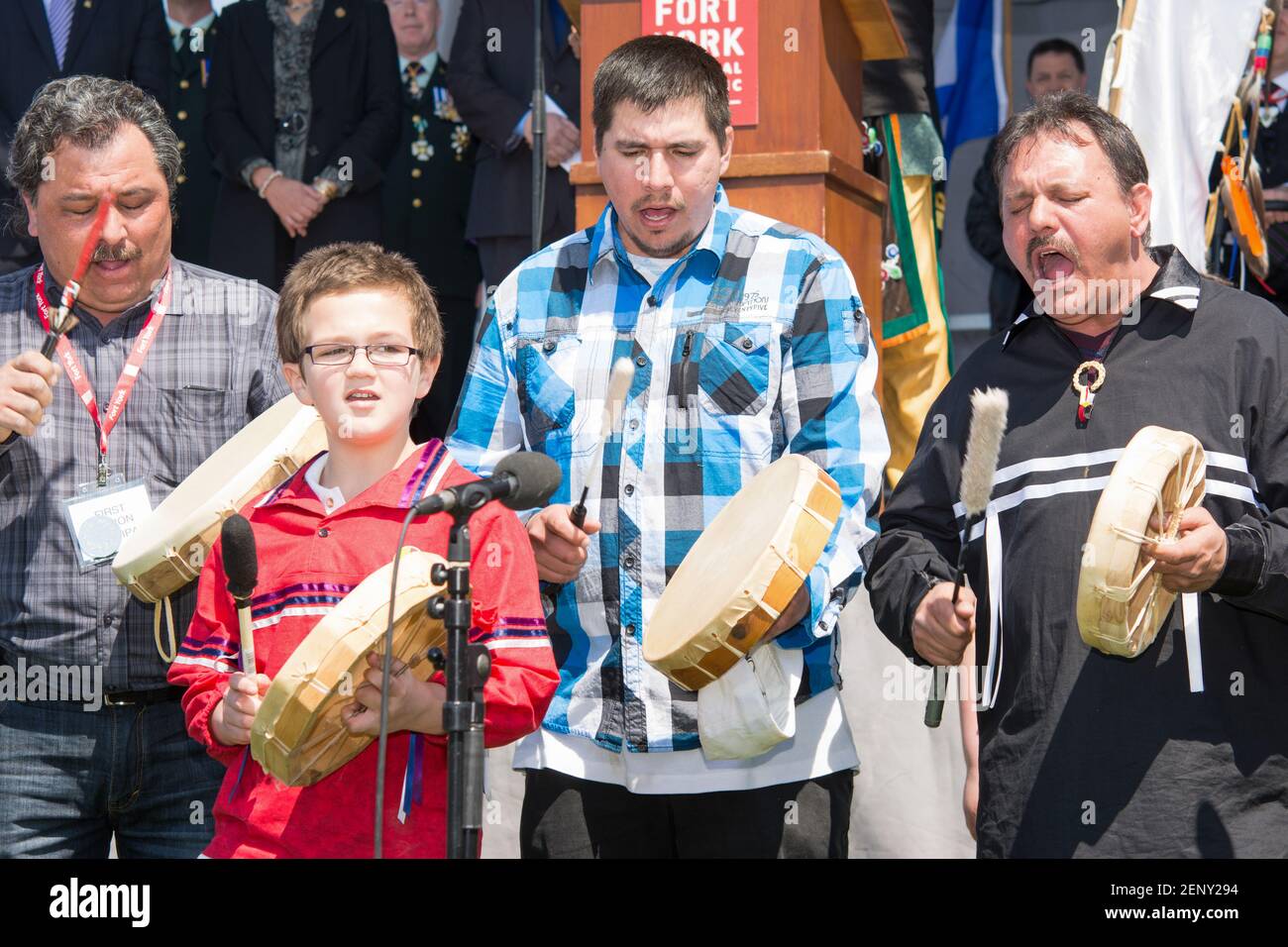Canadian First Nations: Ethnic Indians sing with the national ...