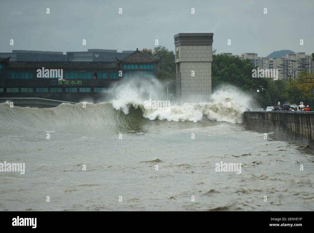 Typhoon Mitag, the 18th typhoon of the year, causes huge tidal waves in ...