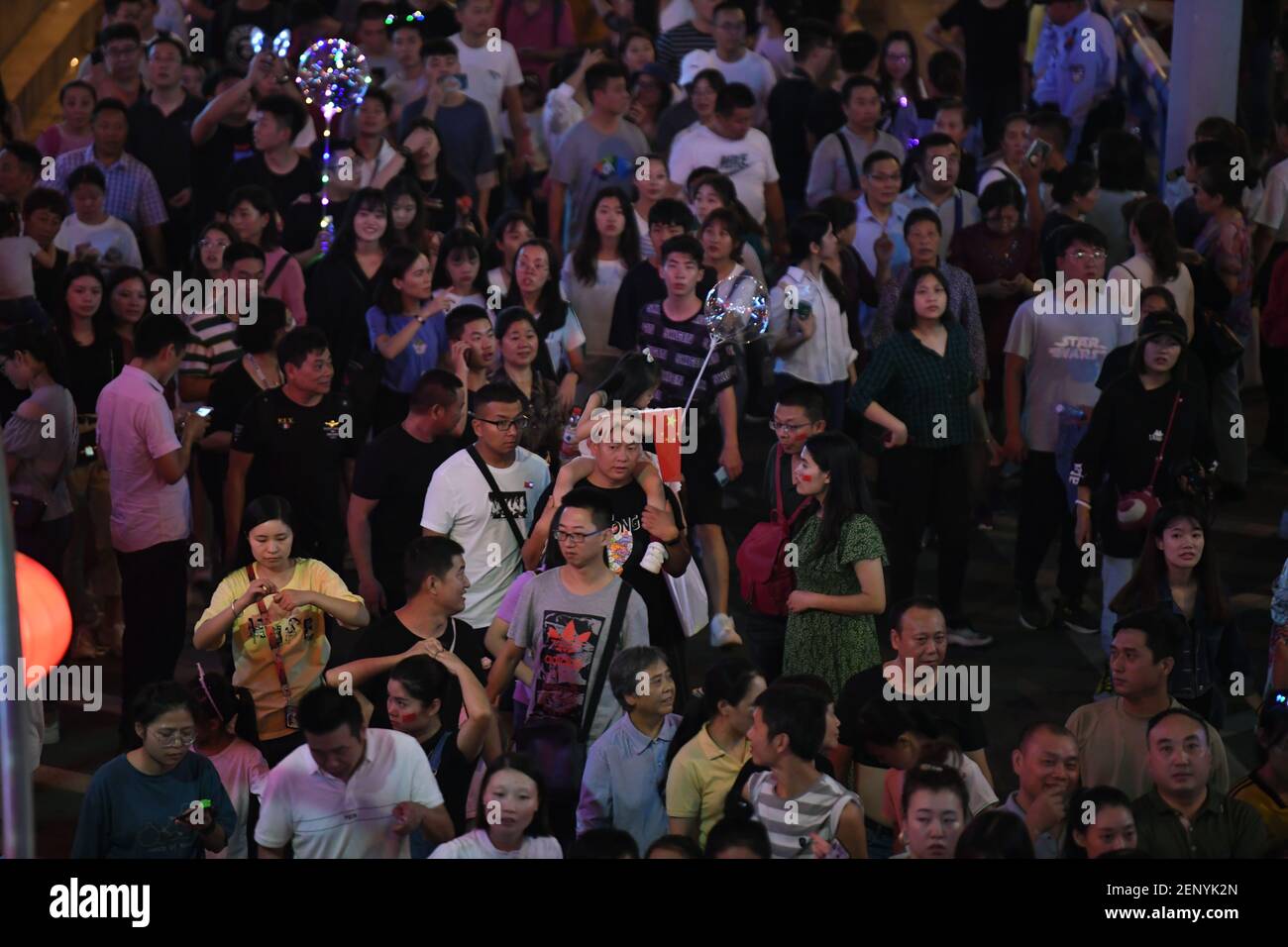 Millions of tourists from all over the country during the National Day holiday crowd to limited ...