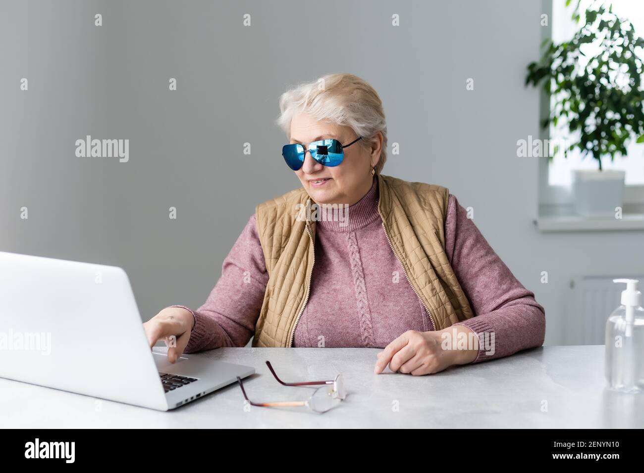 Progressive modern granny concept. Smiling elderly woman blogger Stock ...
