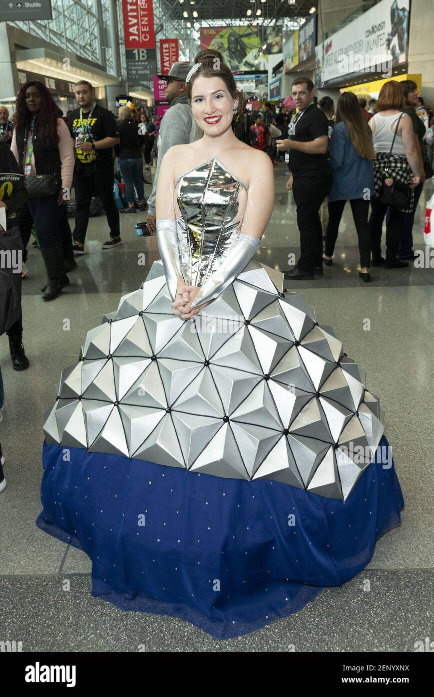 Cosplayer poses during New York Comic Con at Jacob Javits Center (Photo ...