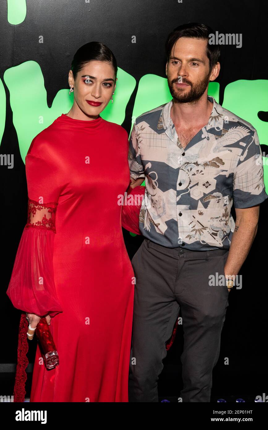 Actress Lizzy Caplan and husband, Actor Tom Riley attend Hulu's ...