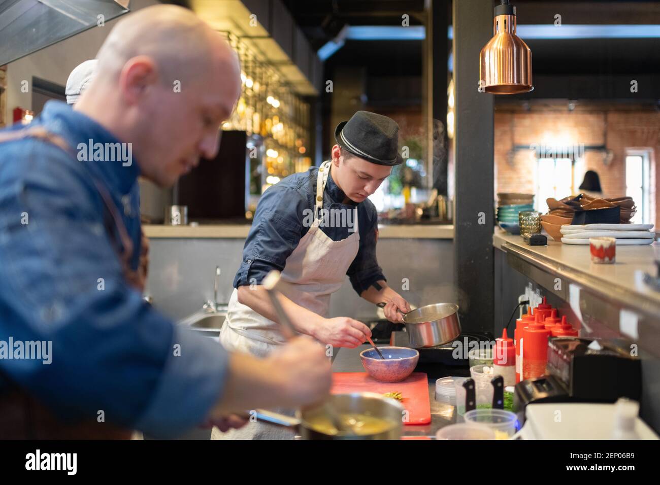 Saucepan boiling bowl hi-res stock photography and images - Alamy