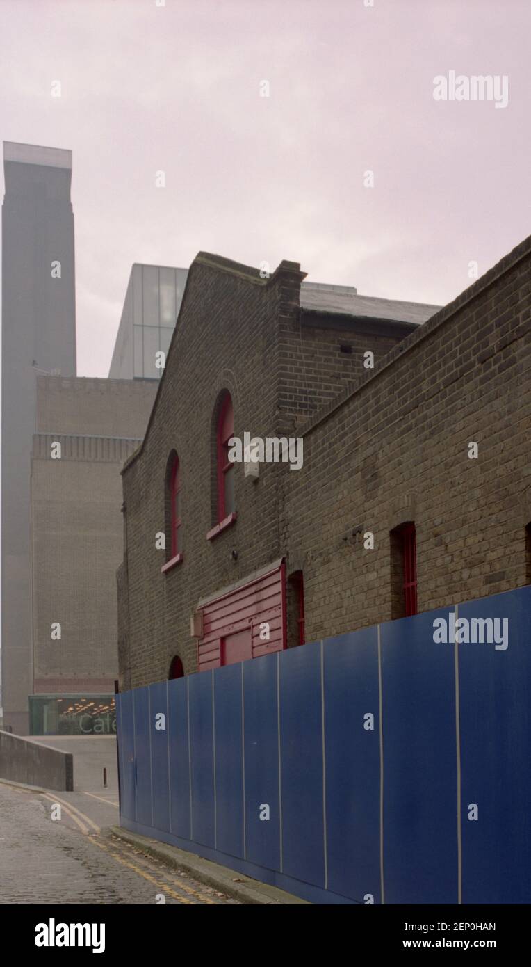 Disused Paper Merchants Building Opposite Tate Modern 2001 Stock Photo disused-paper-merchants-building-opposite-tate-modern-2001-stock-photo