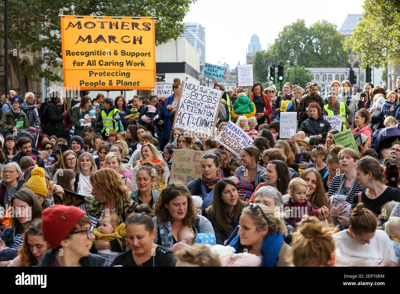 Hundreds of mothers from the Extinction Rebellion movement with their ...