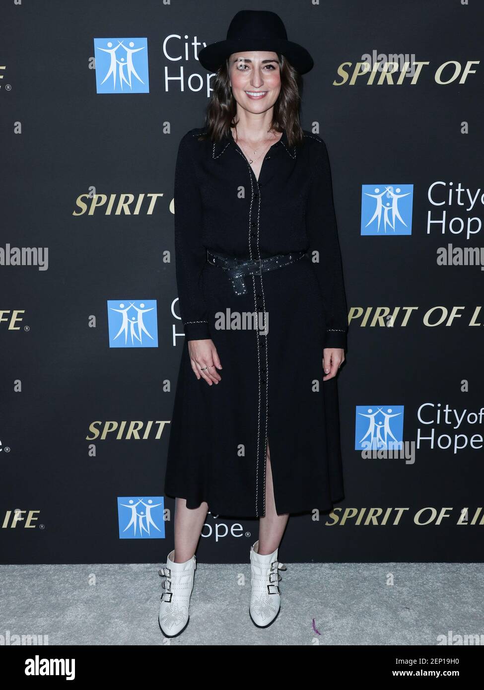 SANTA MONICA, LOS ANGELES, CALIFORNIA, USA - OCTOBER 10: Singer Sara ...