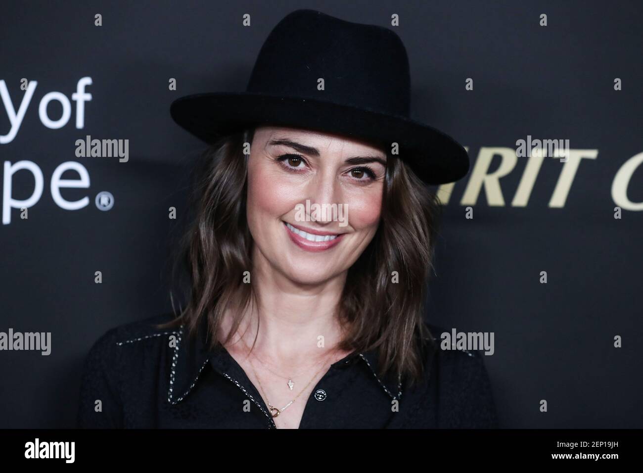 SANTA MONICA, LOS ANGELES, CALIFORNIA, USA - OCTOBER 10: Singer Sara ...