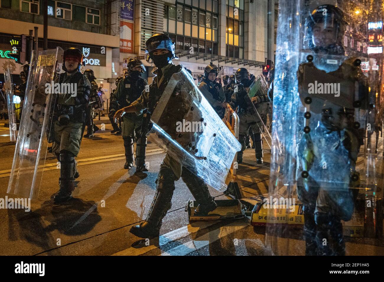 Hong Kong riot police disperse pro-democracy protesters in front of ...