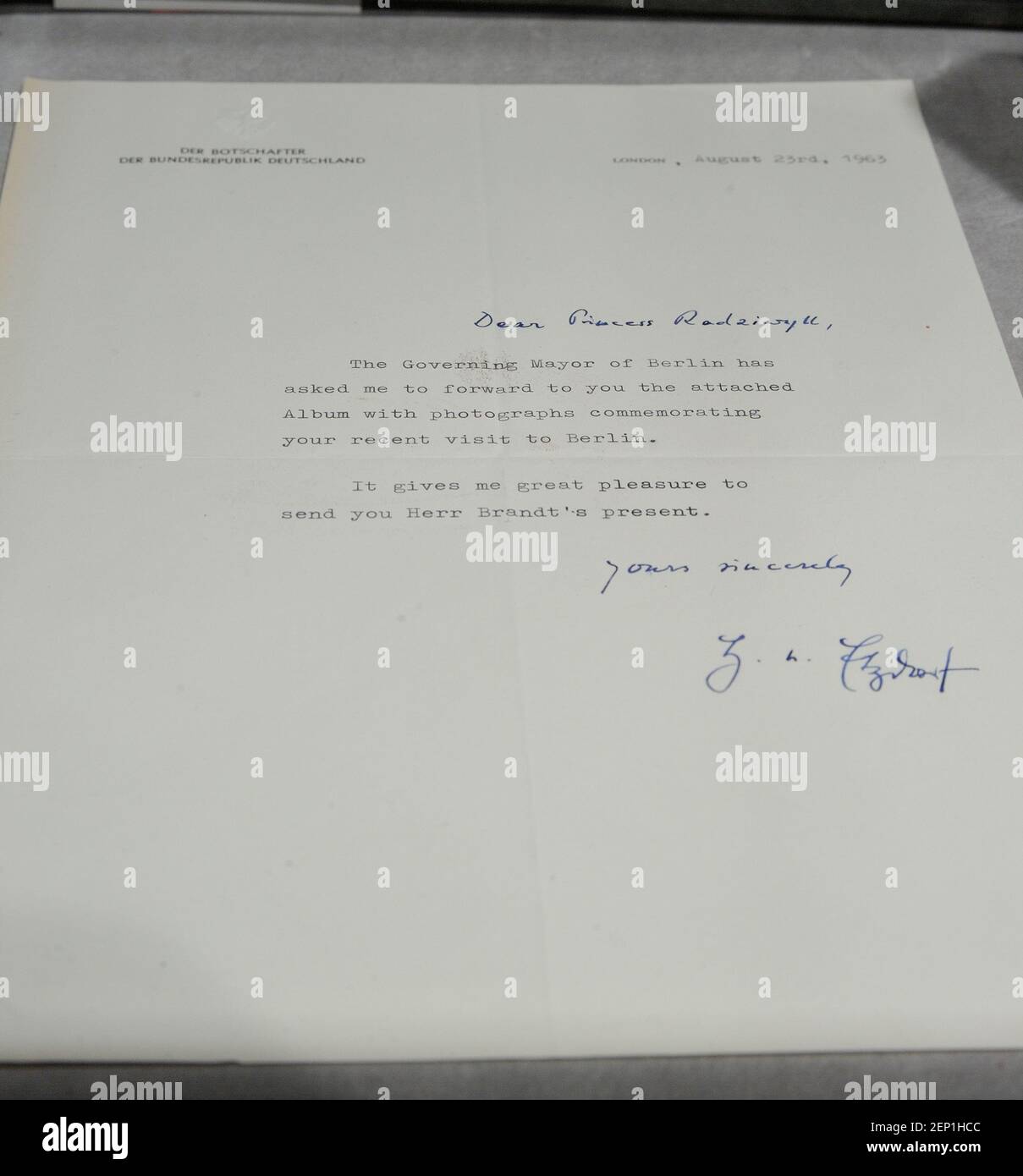 Letter sent on behalf of Willi Brandt from the Lee Radziwill collection ...