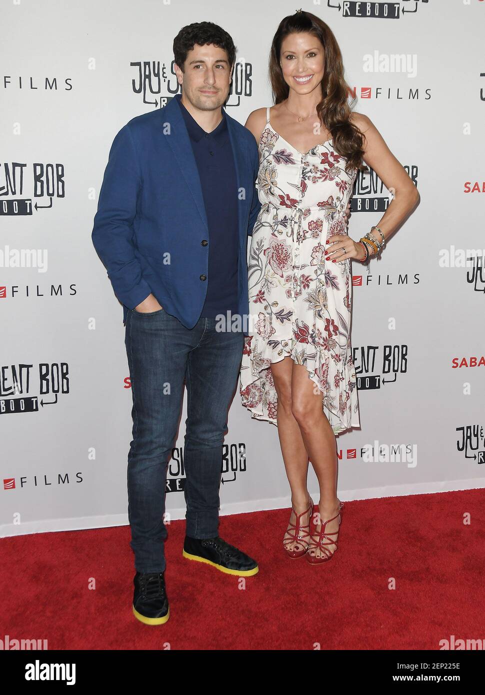 (L-R) Jason Biggs and Shannon Elizabeth at the JAY AND SILENT BOB ...