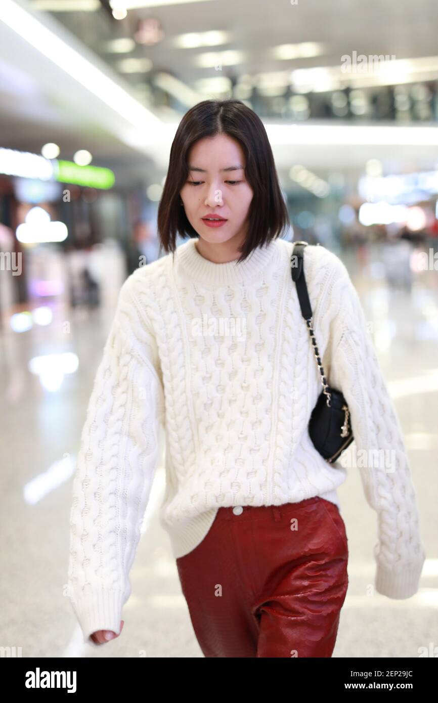 Chinese supermodel Liu Wen shows up at a Beijing airport before ...
