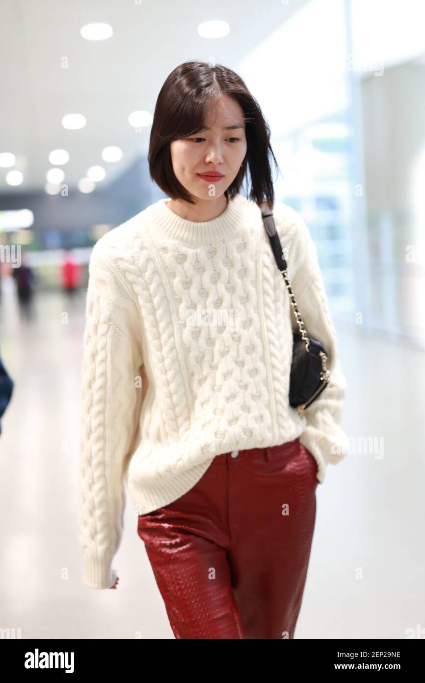Chinese supermodel Liu Wen shows up at a Beijing airport before ...