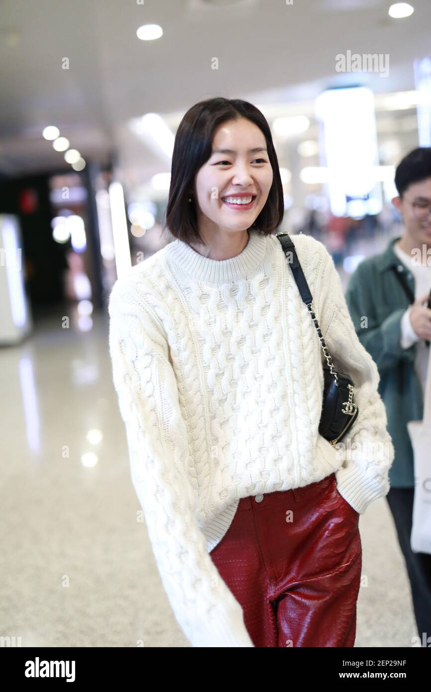 Chinese supermodel Liu Wen shows up at a Beijing airport before ...