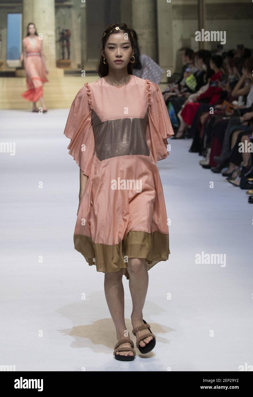 South Korean model on the runway during a 2020 S/S Seoul fashion Week ...
