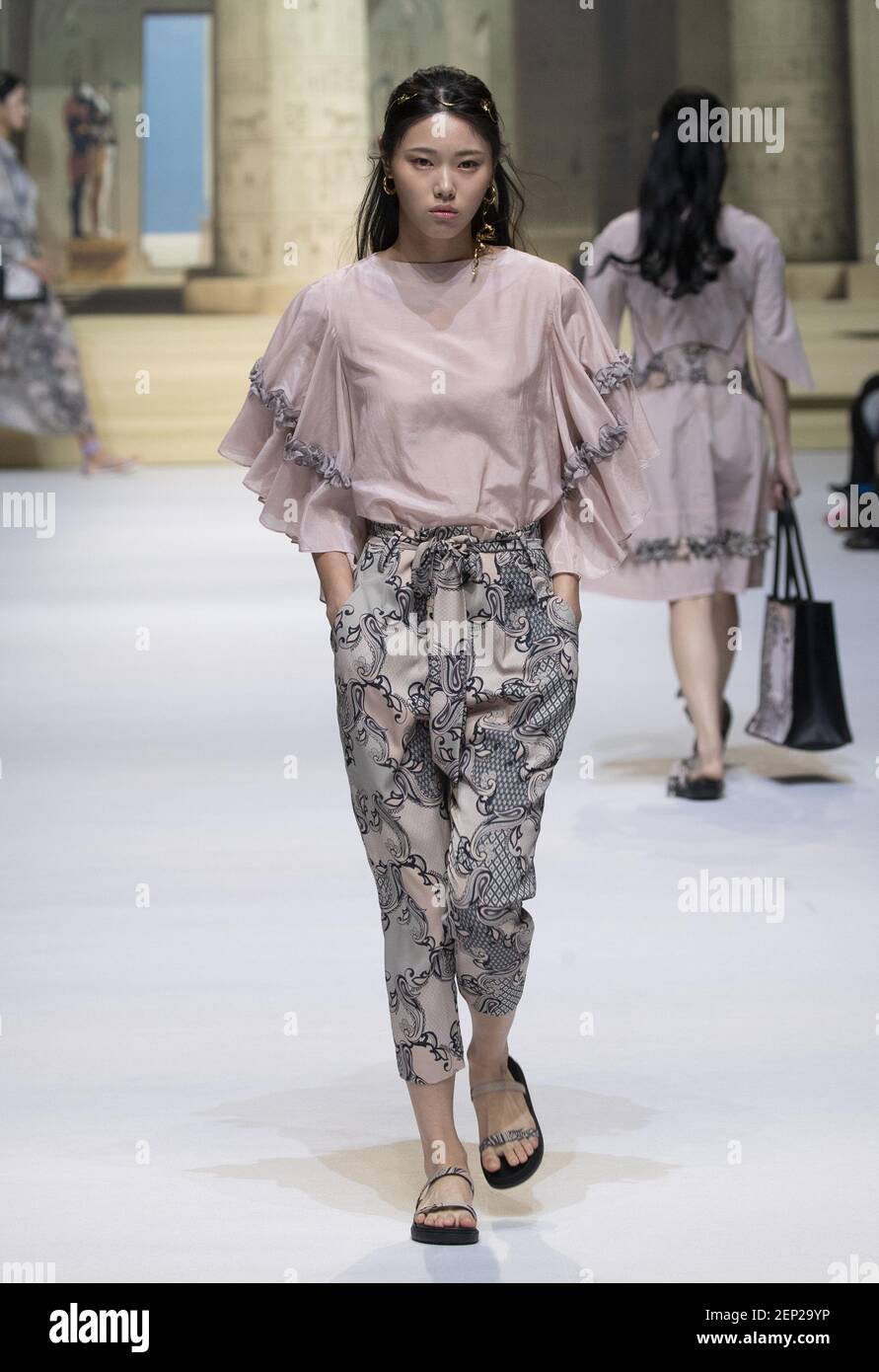 South Korean model on the runway during a 2020 S/S Seoul fashion Week ...