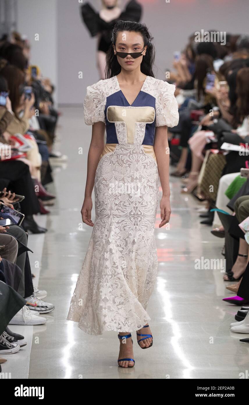 16 October 2019 - Seoul, South Korea : South Korean model on the runway ...