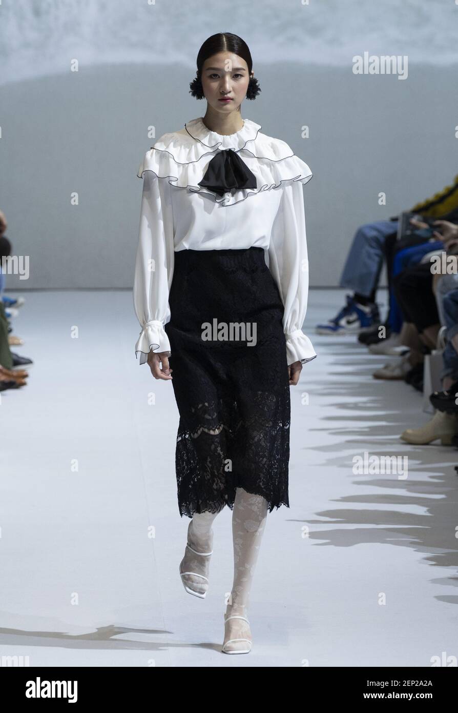 16 October 2019 - Seoul, South Korea : South Korean model on the runway ...