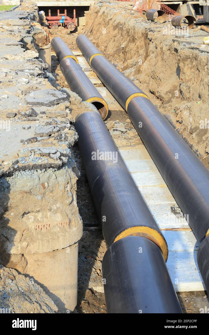 Laying metal pipes hi-res stock photography and images - Alamy
