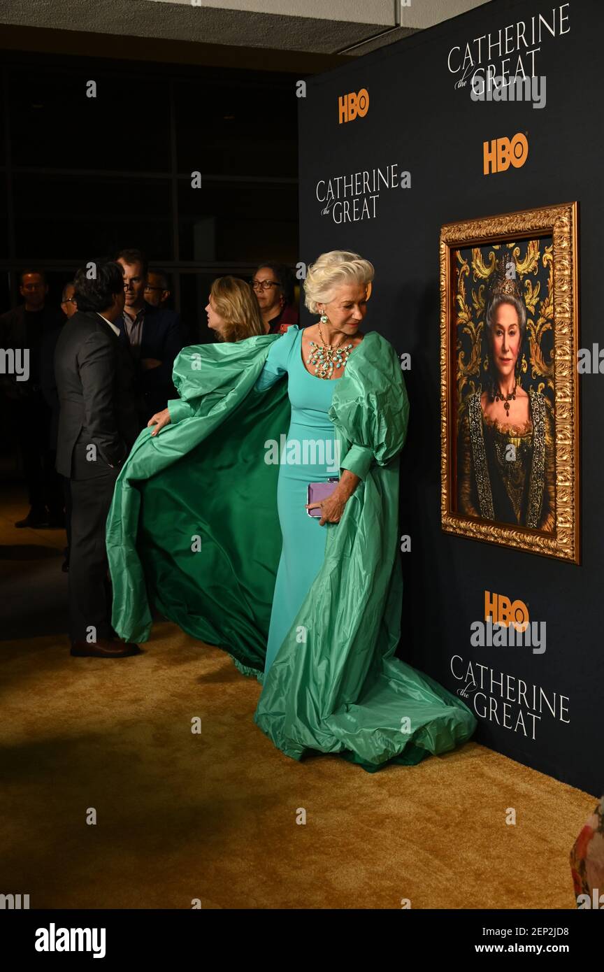 Helen Mirren wearing Badgley Mischka Couture attends the HBO Premiere ...