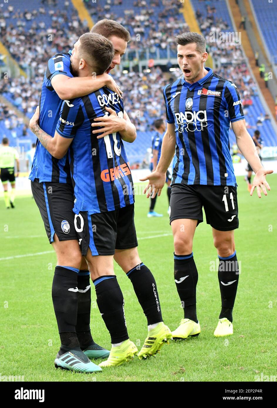 Alejandro Papu Gomez of Atalanta BC celebrates with Robin Gosens and ...