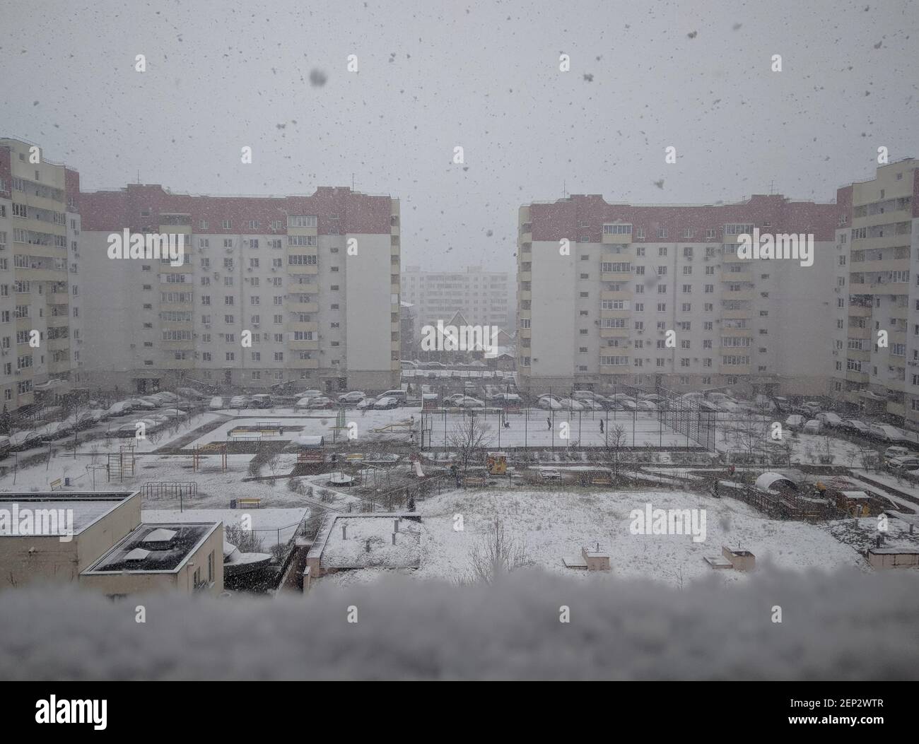 Buildings sky snowfall architecture hi-res stock photography and images ...