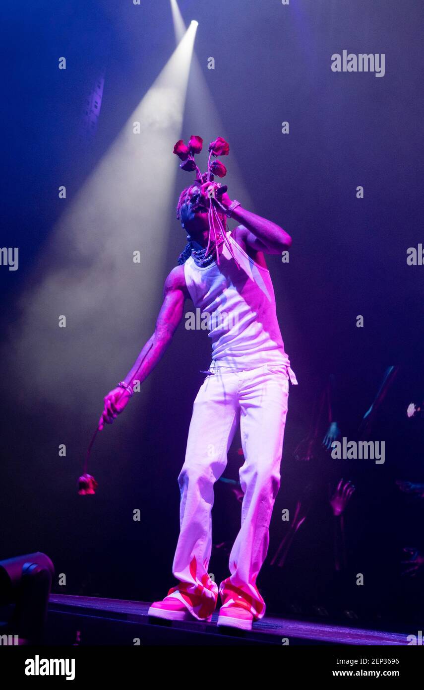 MIAMI, FL - OCT 20: Swae Lee performs during Post Malone Runaway tour ...
