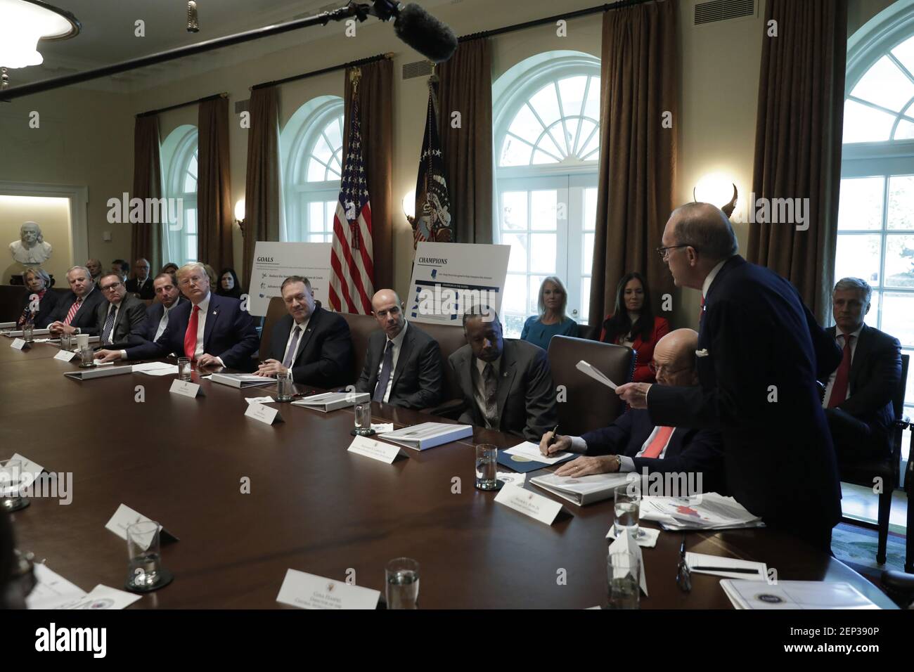 White House economic advisor Larry Kudlow talks to U.S. President ...