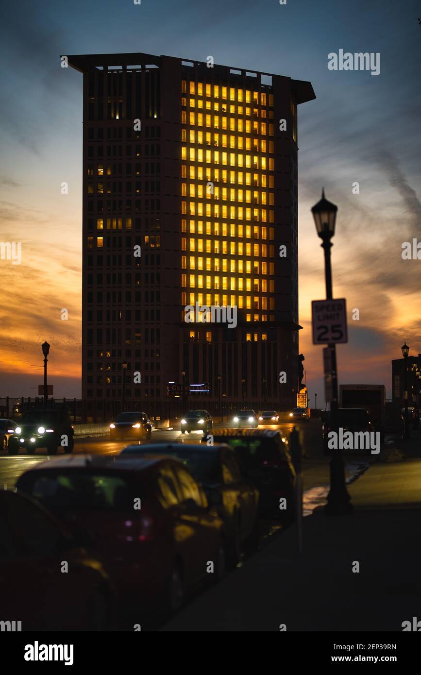 Federal courthouse in cleveland ohio at sunset Stock Photo - Alamy