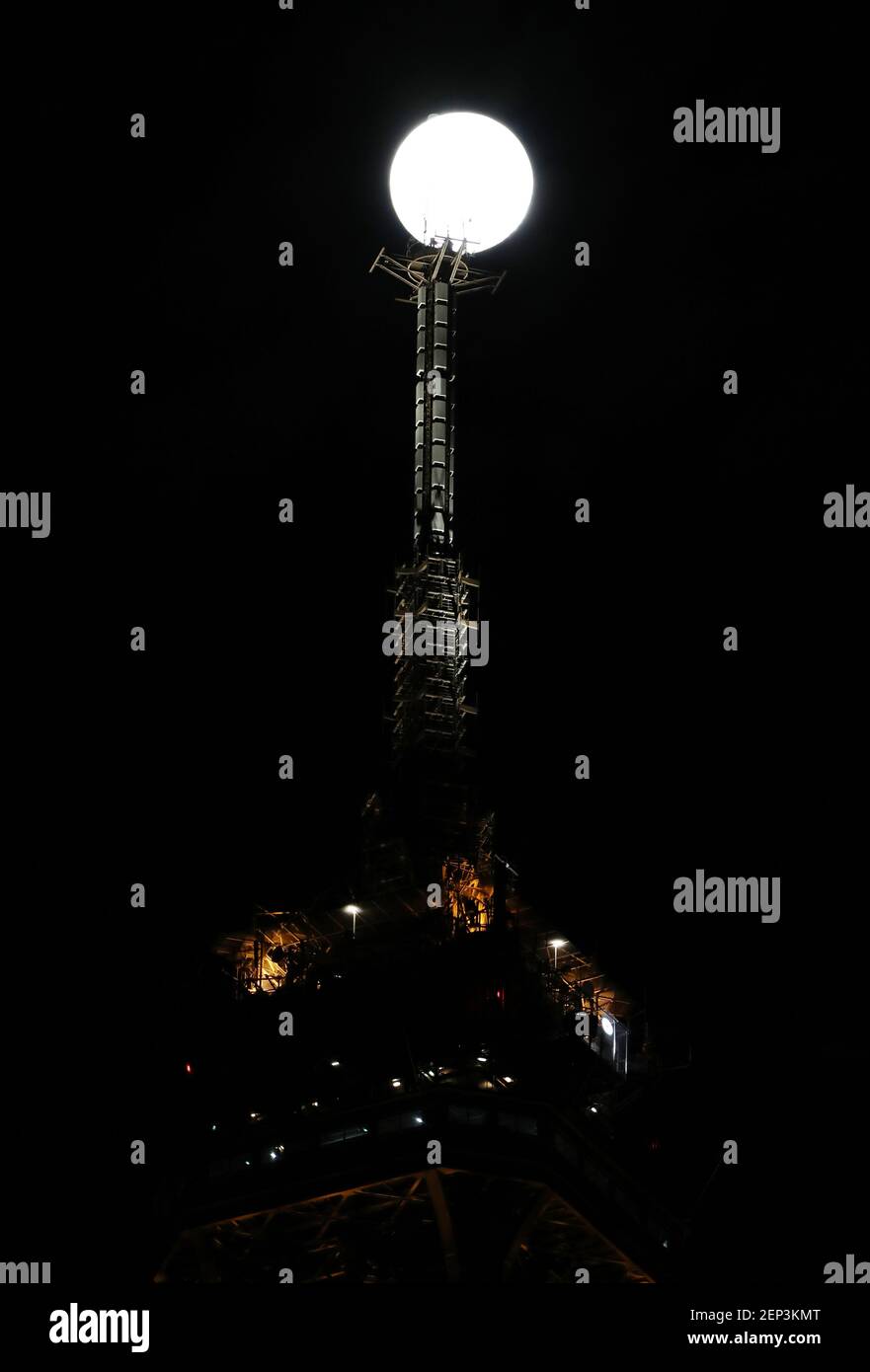 Eiffel Tower Full Moon Paris High Resolution Stock Photography and ...