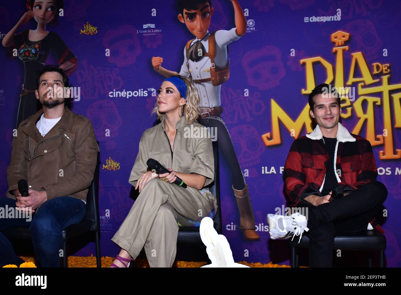 MEXICO CITY, MEXICO - OCTOBER 24: Alan Estrada, Fernanda Castillo ...