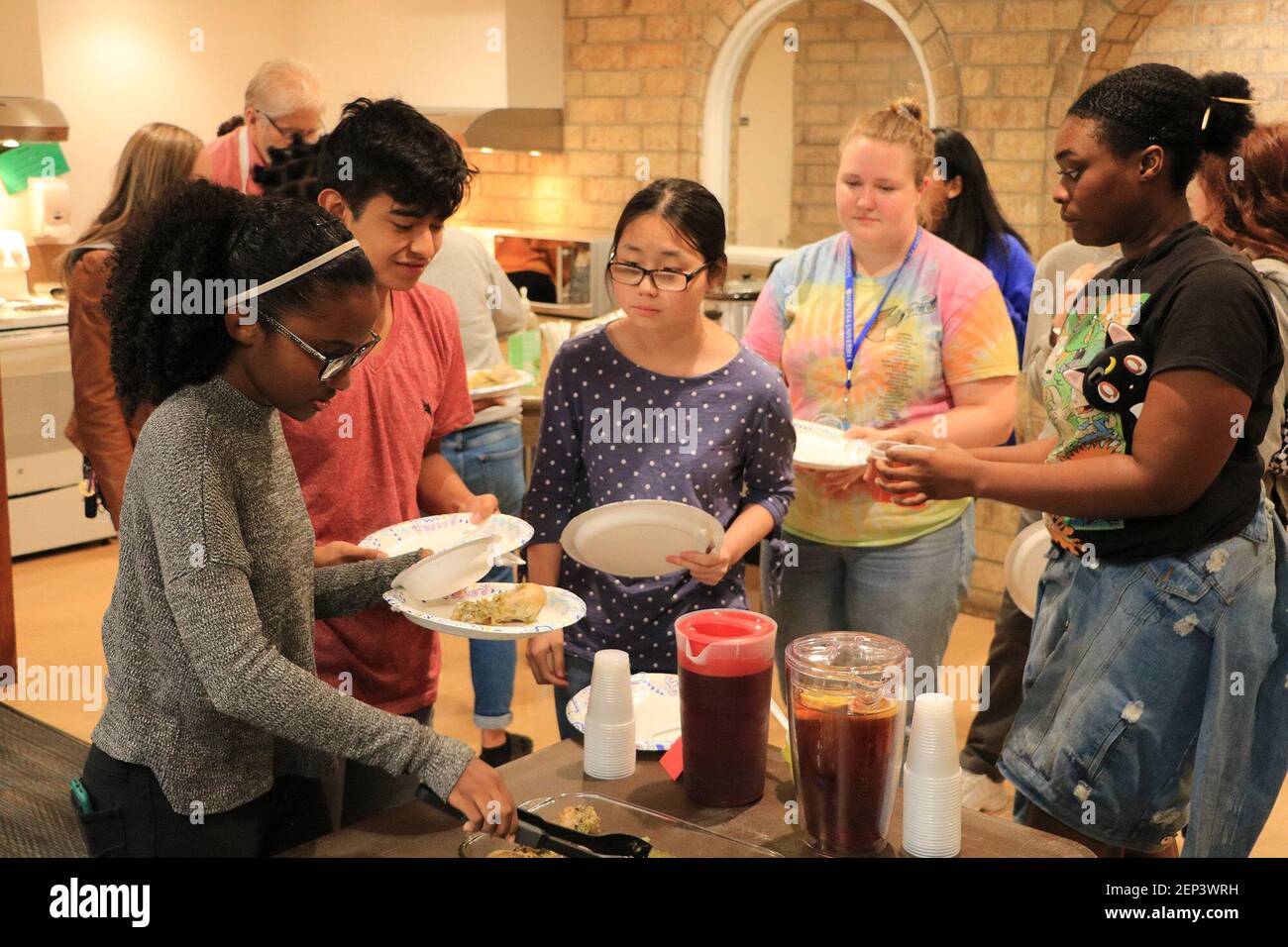 First-year students at Hofstra help themselves to a Southern dinner ...