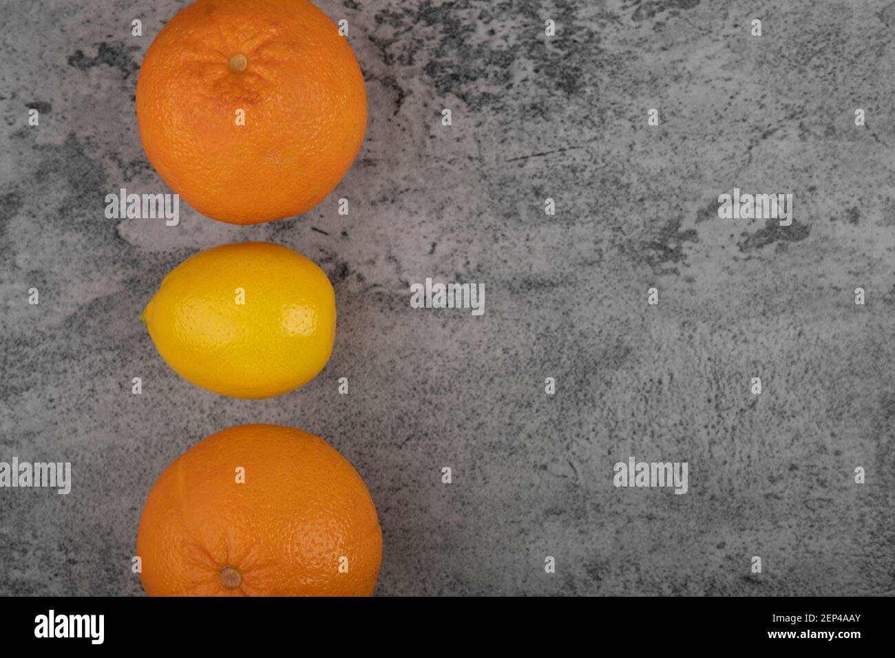 Two whole oranges hi-res stock photography and images - Alamy