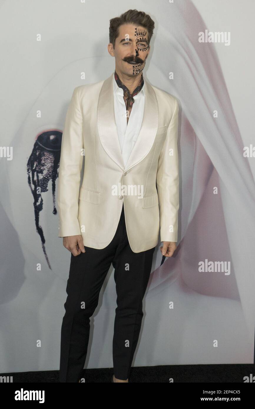 Matthew Morrison walking on the red carpet for the American Horror ...