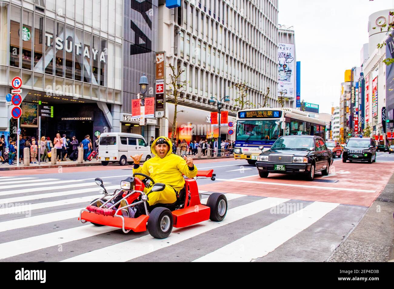 Shibuya Crossing the busiest intersection in the world in Tokyo, Japan ...