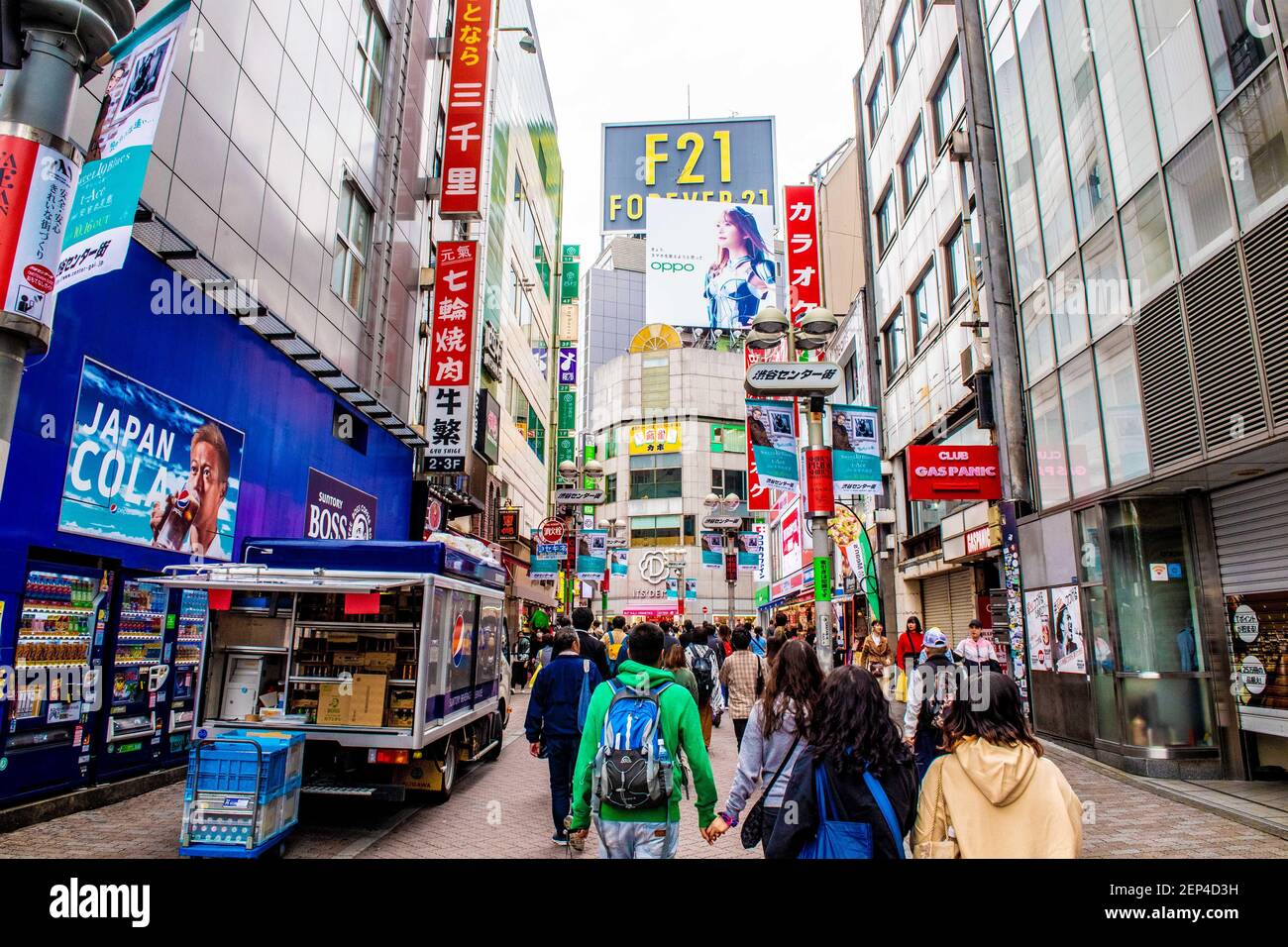 Shibuya Crossing the busiest intersection in the world in Tokyo, Japan ...
